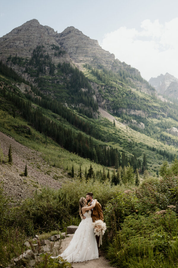 Maroon Bells Wedding | Reservations, Cost & Photos 2025